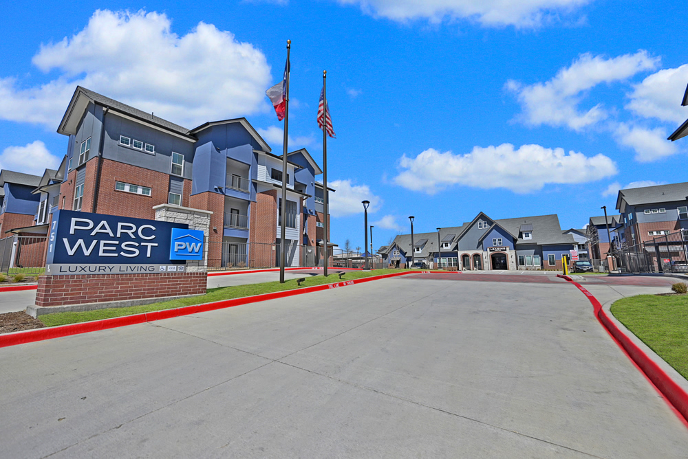 Parc West Luxury Living | Apartments in Arlington, TX | (817) 767-1700